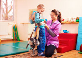 comment-devenir-accompagnant-educatif-et-social